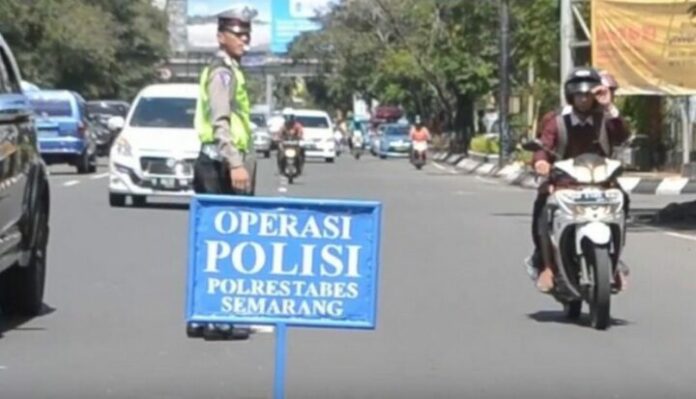 Satlantas Polrestabes Semarang Gencarkan Operasi Zebra Candi 2017 di ... Satlantas Polrestabes Semarang Gencarkan Operasi Zebra Candi 2017 di ...
