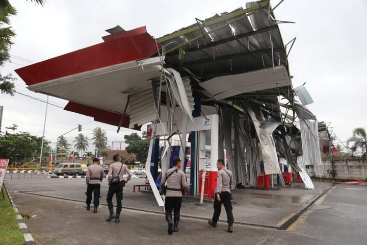 Belasan Rumah dan Satu SPBU di Kabupaten Semarang Rusak Diterjang Angin ... Belasan Rumah dan Satu SPBU di Kabupaten Semarang Rusak Diterjang Angin ...