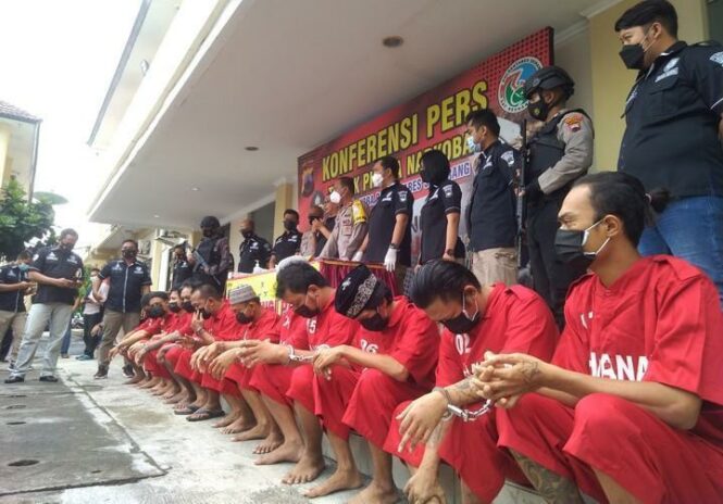 Polrestabes Semarang Tangkap 38 Tersangka Dalam Operasi Antik | Radio ... Polrestabes Semarang Tangkap 38 Tersangka Dalam Operasi Antik | Radio ...