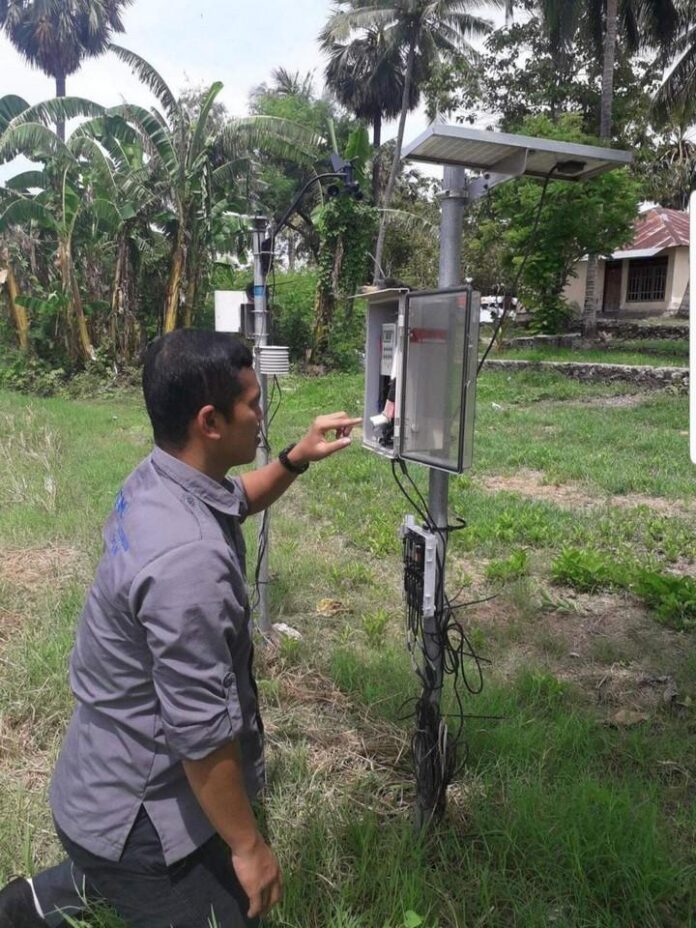 Mengenal Aplikasi Sensor Cuaca dan Tanah (AWS) bersama Bayu Dwi Apri ...