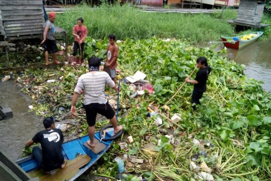 Mengenal Misman, Pendiri Sekolah Sungai Samarinda Peraih Kalpataru 2023 ...