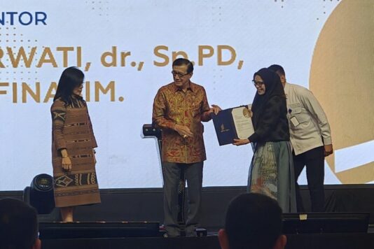 Mengenal Dr Purwati, Ahli Stem Cell dari Universitas Airlangga Surabaya ...