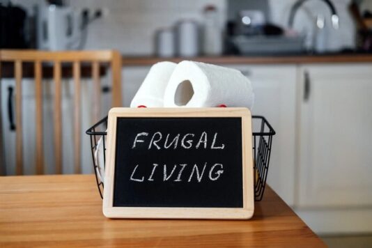 Membaca Dampak Ajakan “Frugal Living” (Hidup Hemat) dan Mengurangi ...
